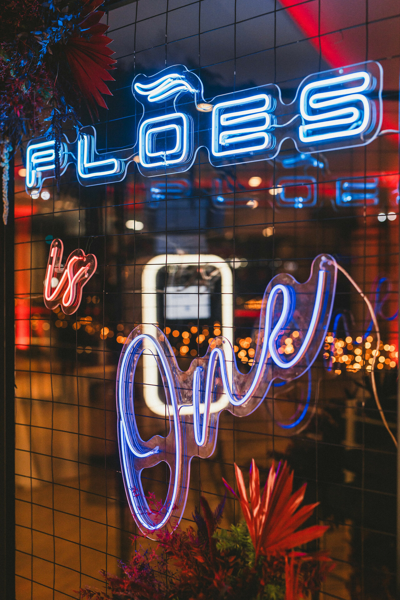 Το PLOES floating venue γιόρτασε τον πρώτο χρόνο λειτουργίας με ένα φαντασμαγορικό Christmas ...